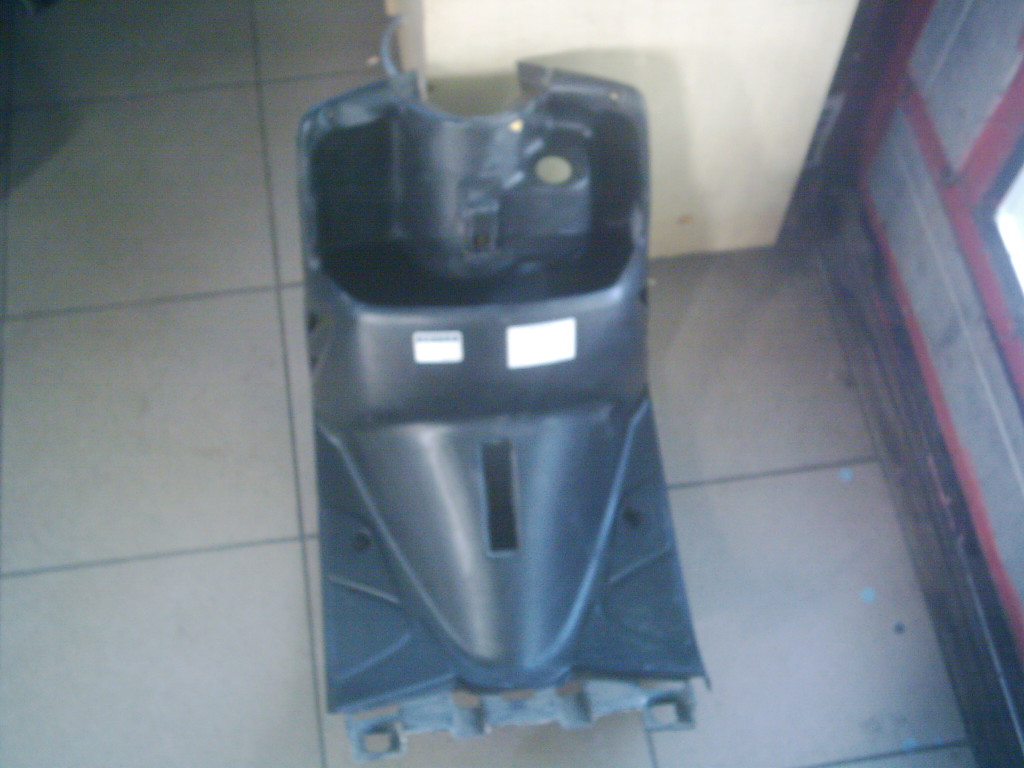 Yamaha Basic Jog 50 2T bontott térd idom. - Robogó alkatrészek - használt és új - webáruház, webshop